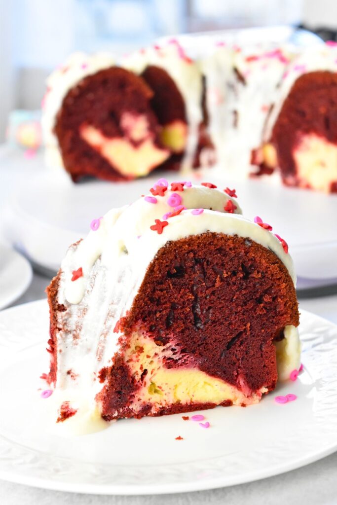 Cream cheese filled red velvet bundt cake - Full Kitchen Recipes