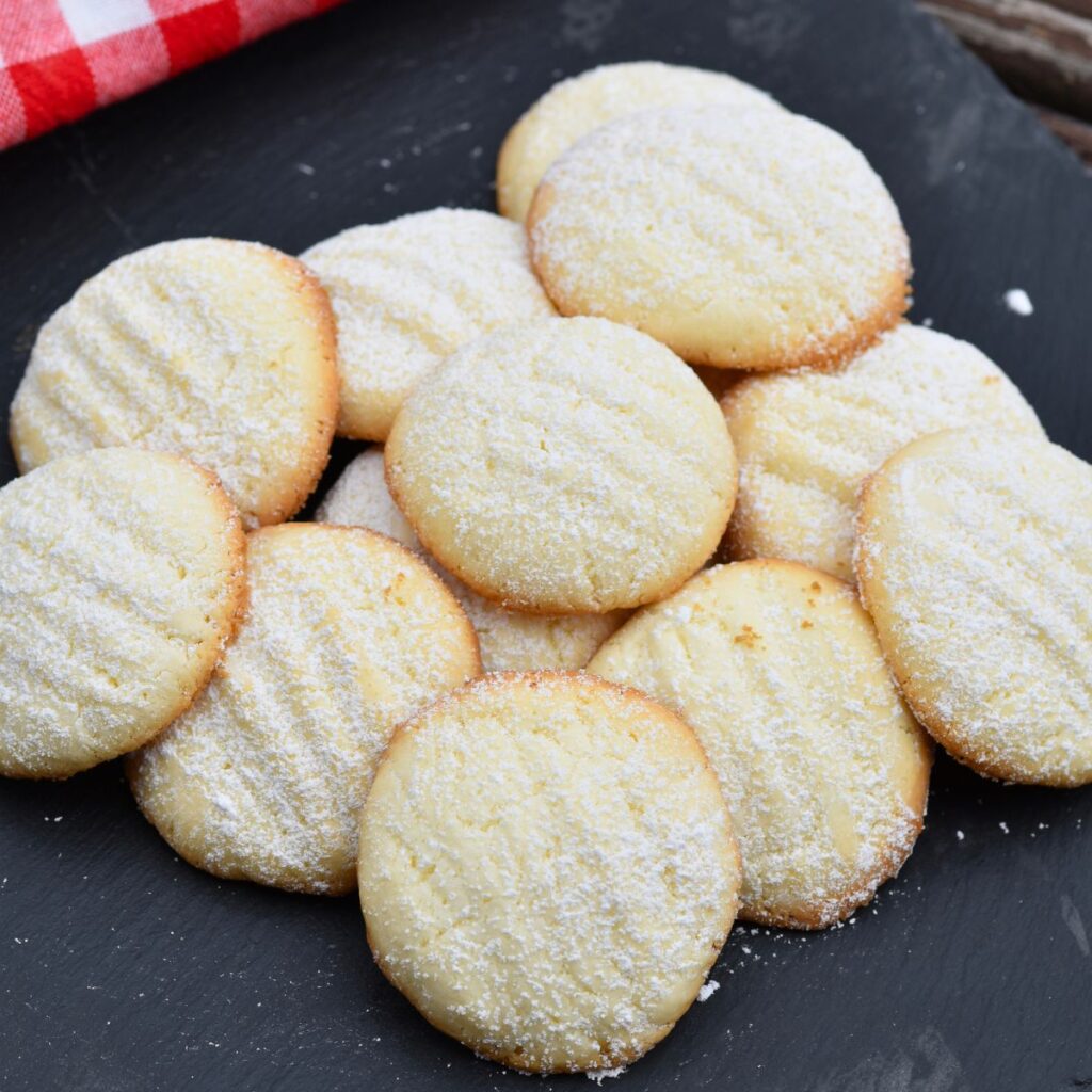 3-Ingredients condensed milk melt away cookies - Full Kitchen Recipes