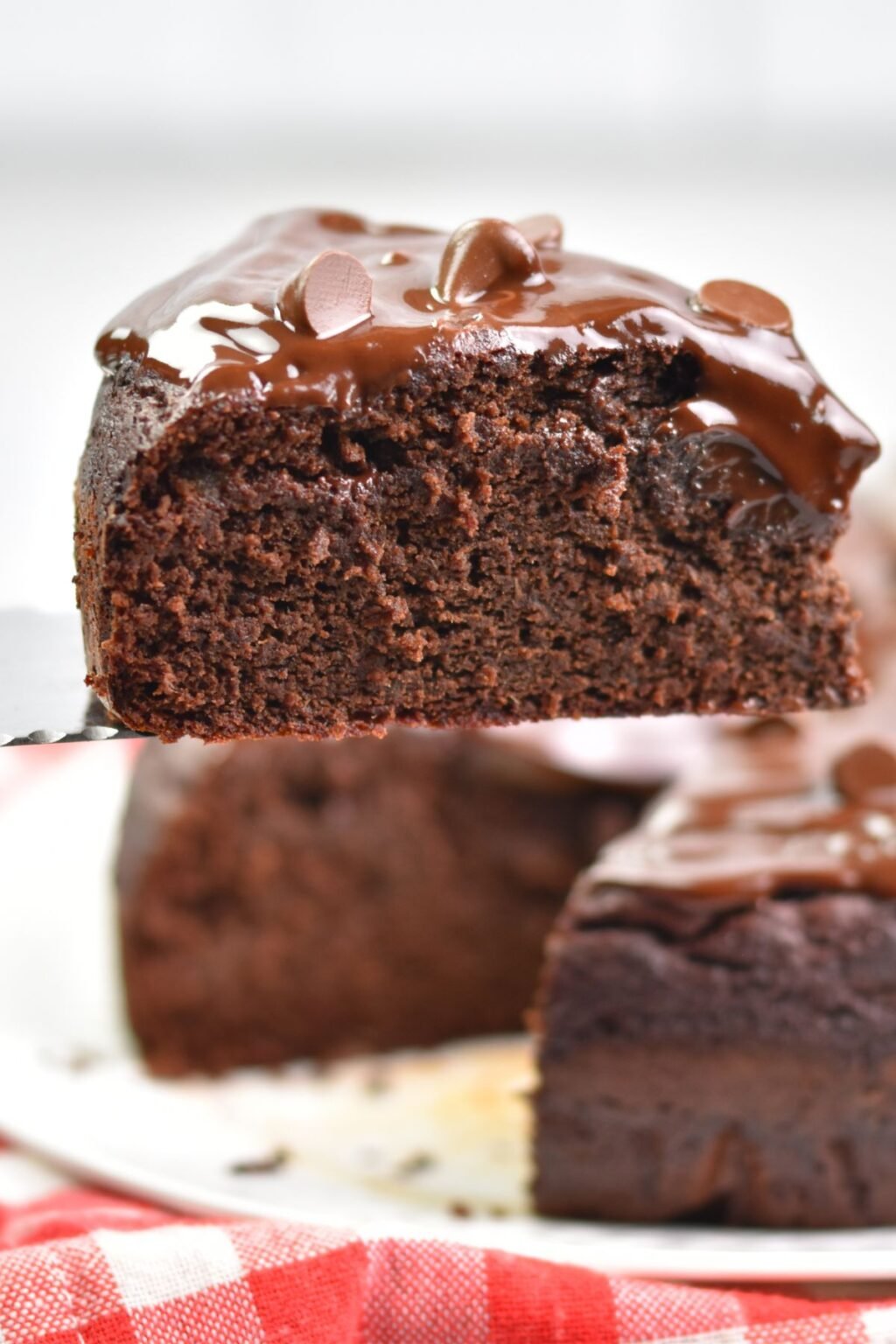 4 Ingredients healthy chocolate cake without flour, refined sugar, oil ...