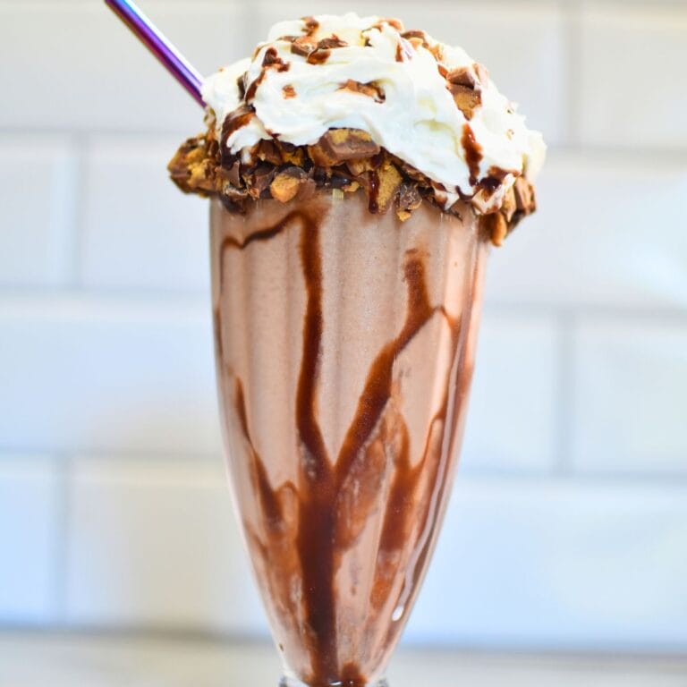 Peanut Butter Chocolate Milkshake - Full Kitchen Recipes