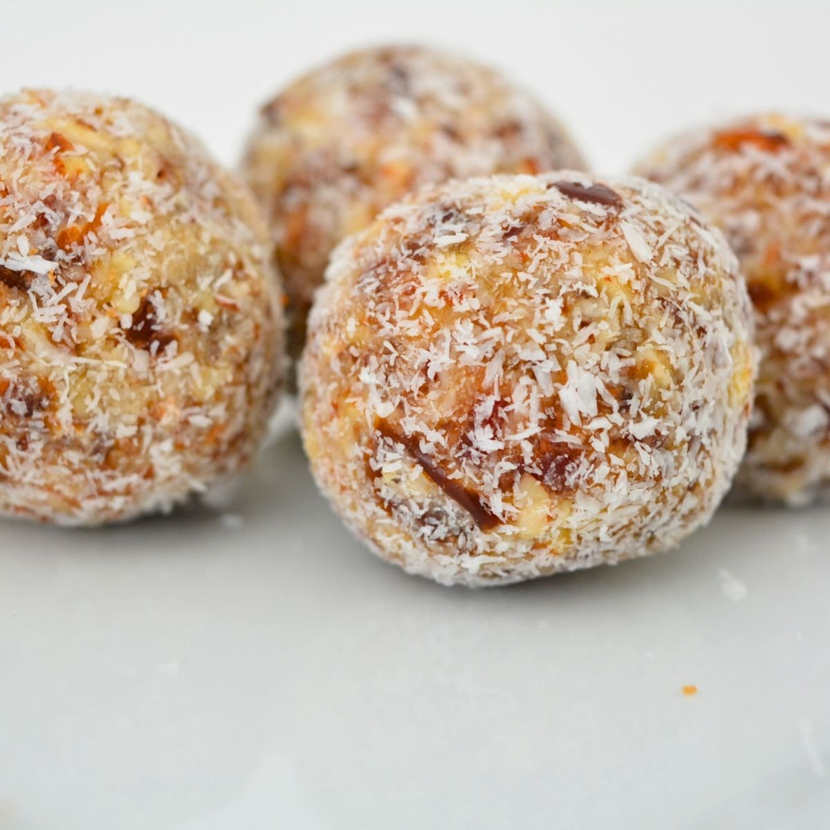 Healthy Coconut and Date Balls - Full Kitchen Recipes